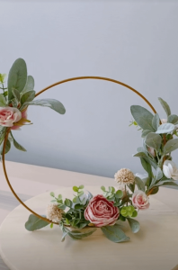 22 Gorgeous Floral Hoop Centerpiece Ideas You Can DIY Easily