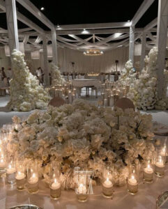 22 Stunning Round Table Wedding Centerpieces